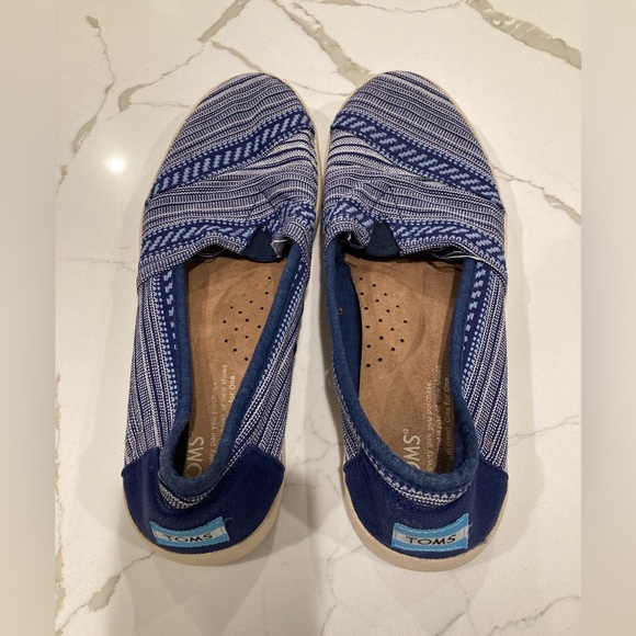 Toms | Shoes | Women Toms Avalon Woven Blue White Tribal Print Slip Ons ...